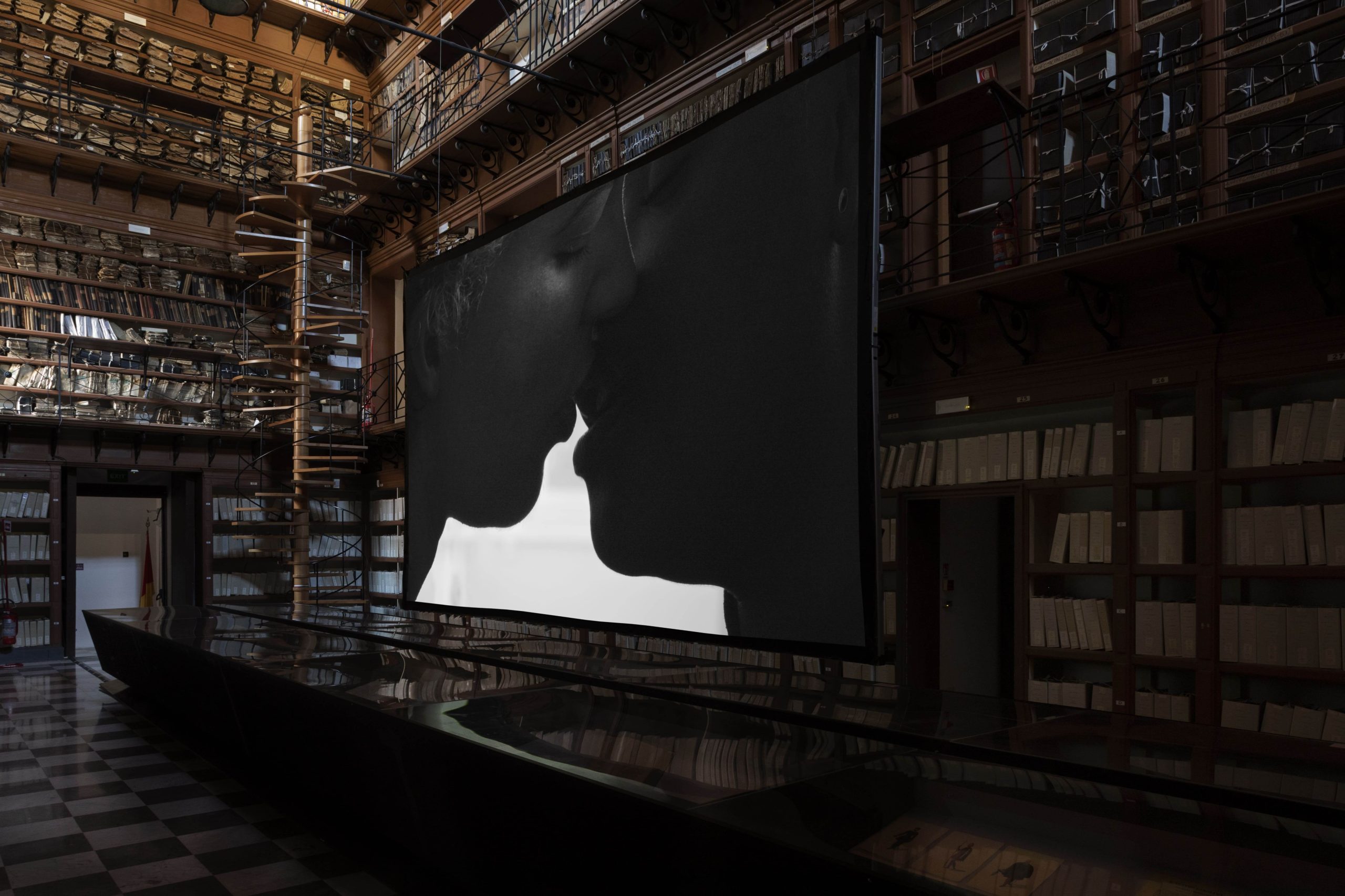 Deborah-Joyce Holman, Istituto Svizzero